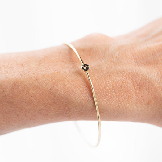 The Engraved Initial – Yearly Co.