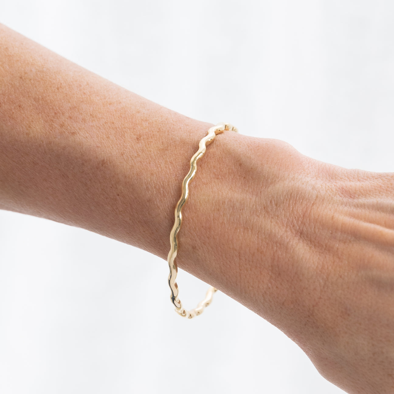 The Thick Wavy Bangle – Yearly Co.