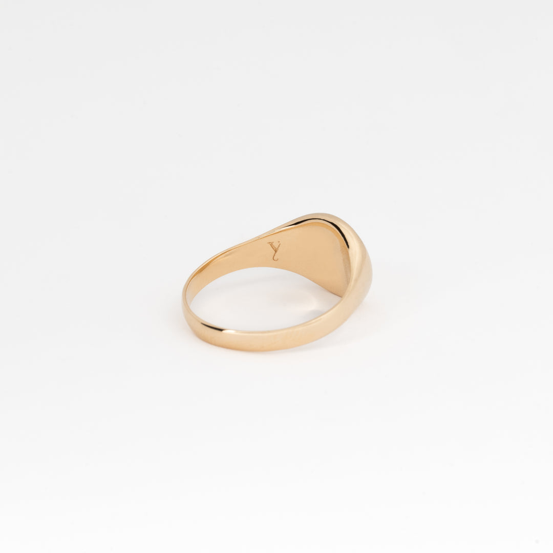 The Classic Signet Ring – Yearly Co.