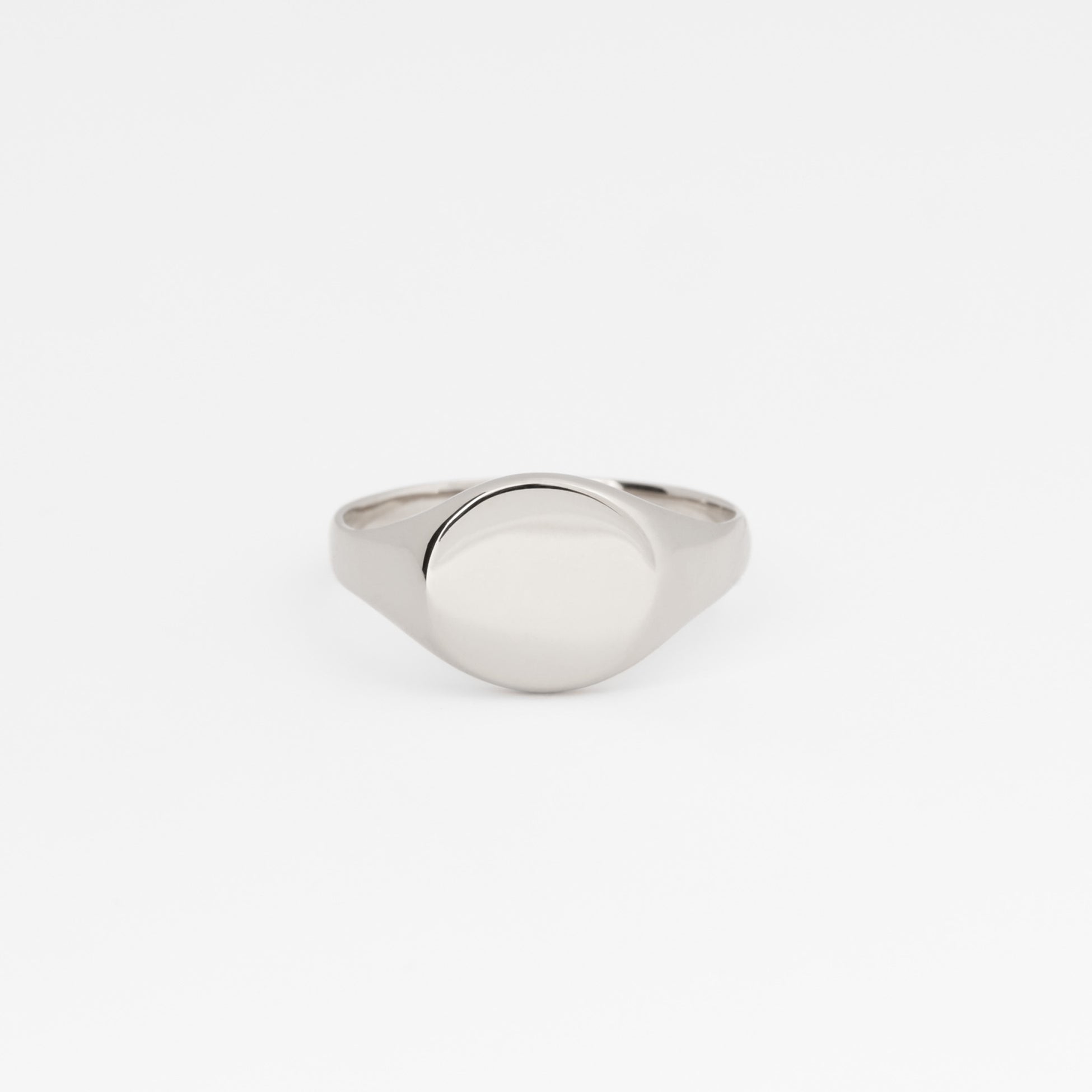 The Classic Signet Ring – Yearly Co.