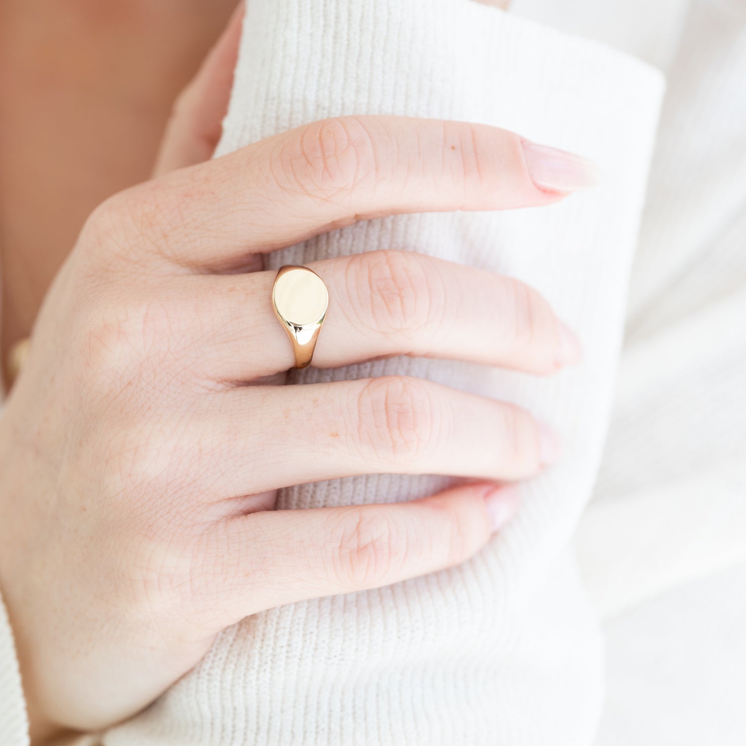 The Classic Signet Ring – Yearly Co.